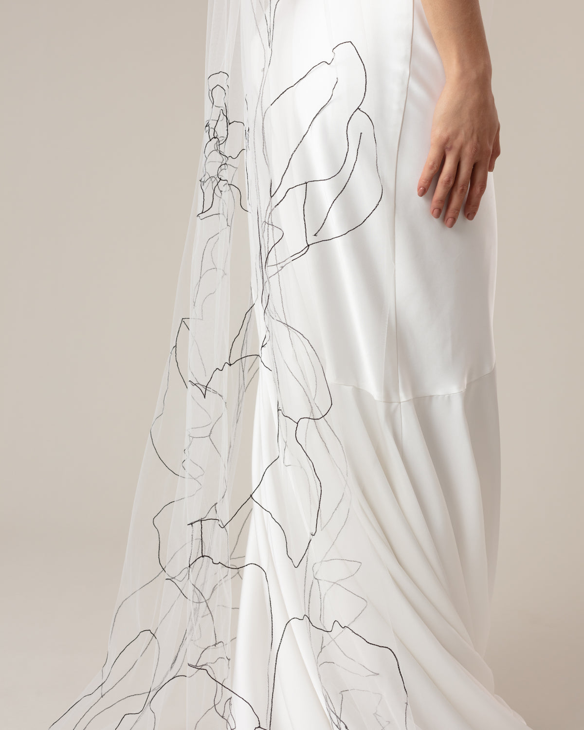 EDEN LINE DRAWING FLORAL EMBROIDERED VEIL