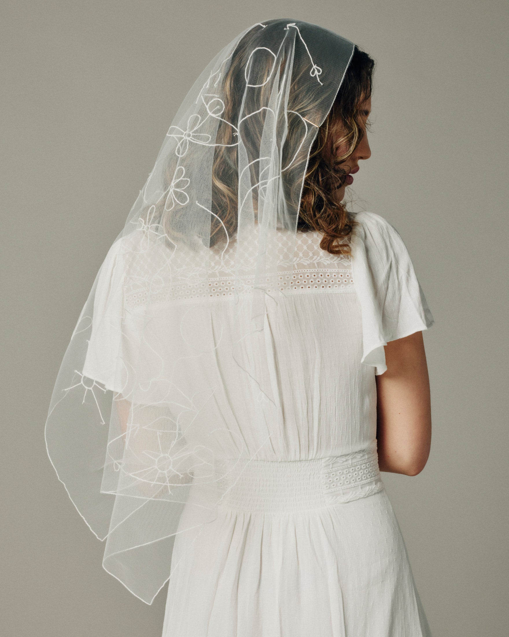 SUNDRY .- KIT AGAR WEDDING VEIL COLLAB