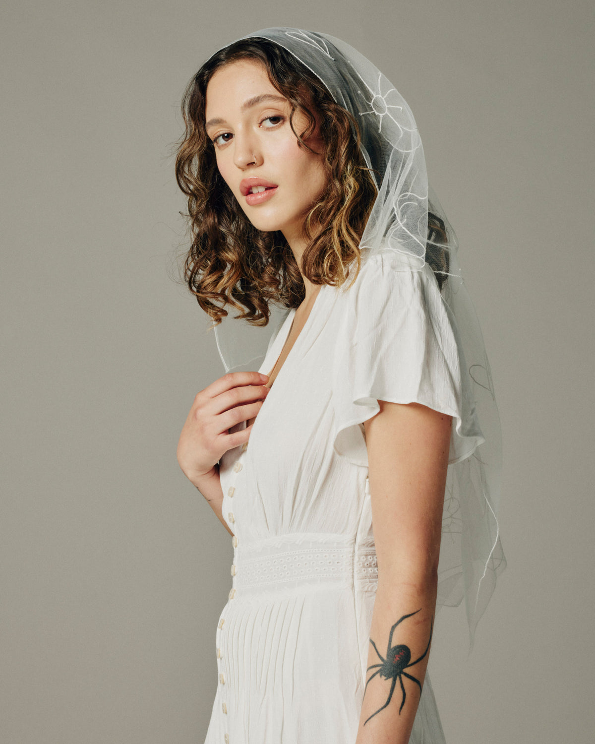 SUNDRY .- KIT AGAR WEDDING VEIL COLLAB